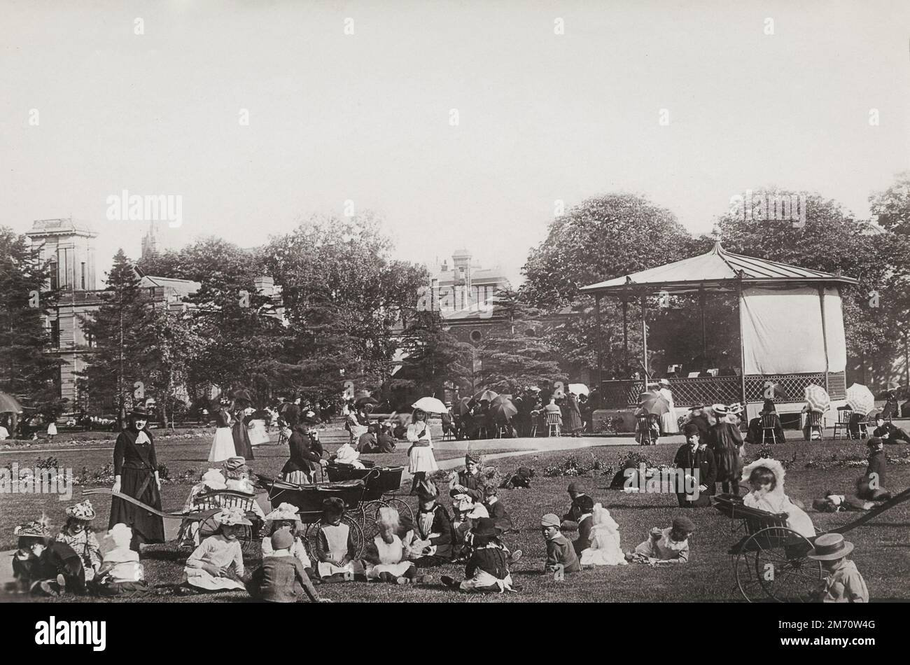Vintage late 19th/early 20th century photograph: 1892 - Gardens and ...