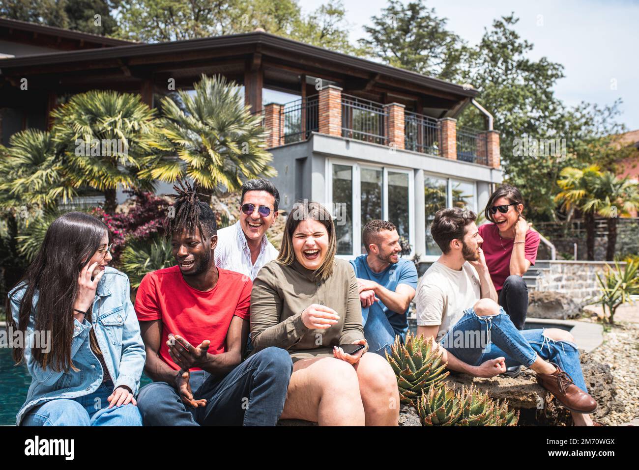 Friends elegant house party hi-res stock photography and images - Alamy