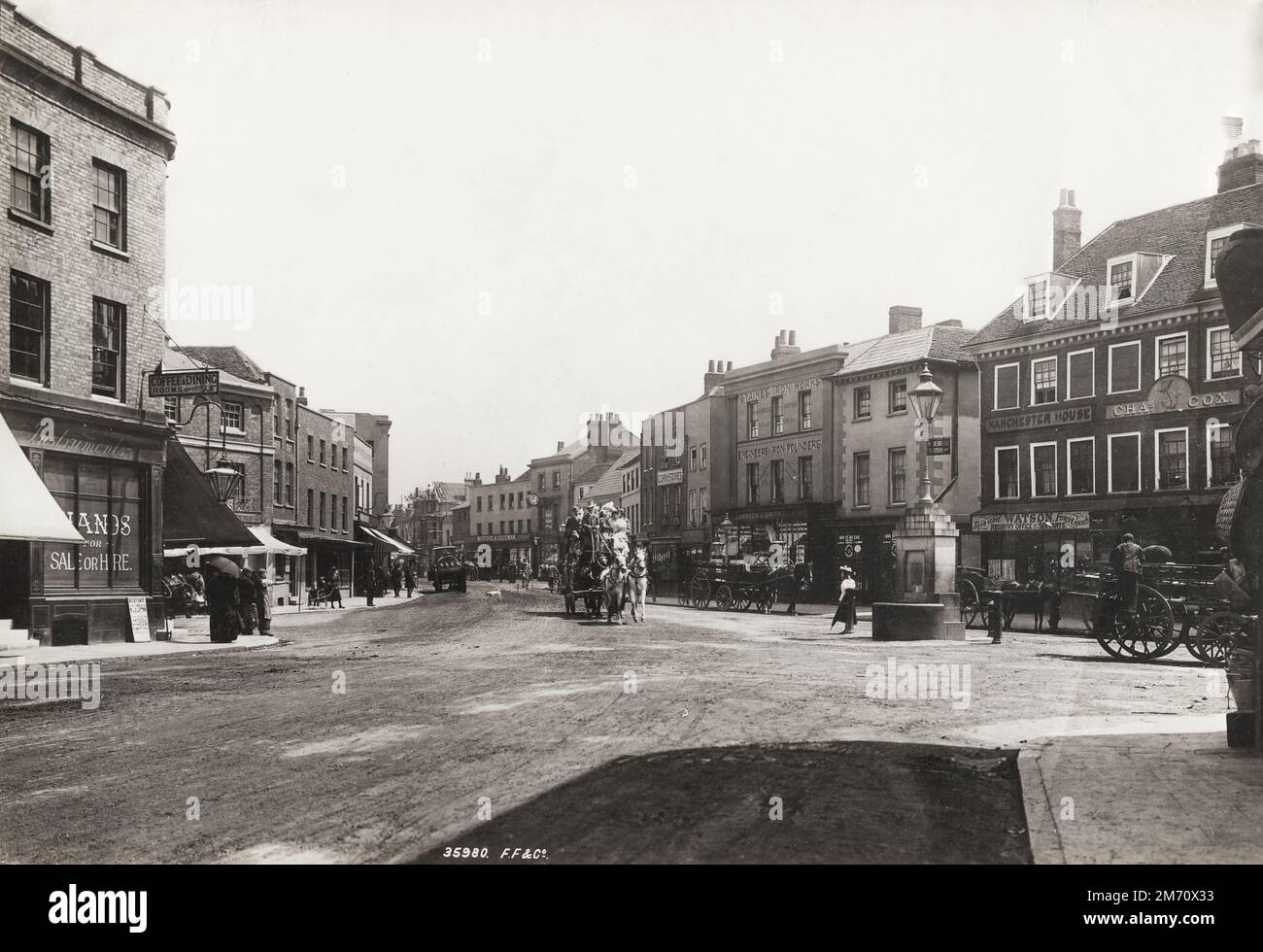 Vintage late 19th/early 20th century photograph: 1905 - Street scene ...