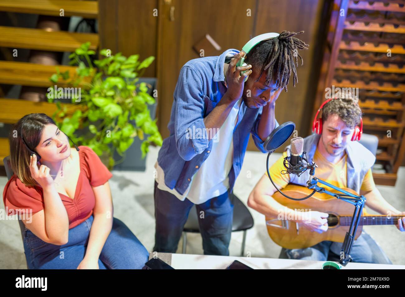 Rapper radio hi-res stock photography and images - Alamy