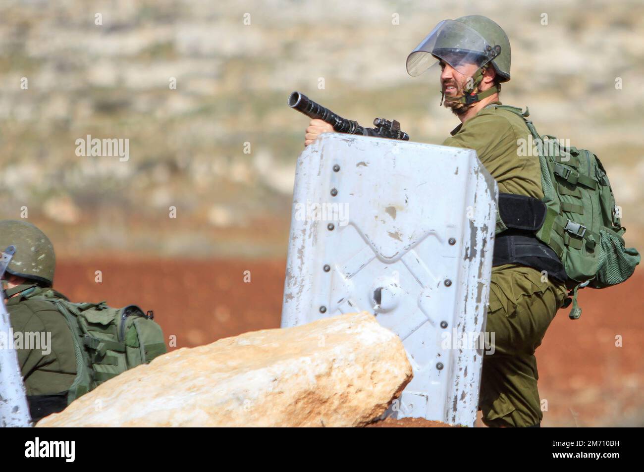 Soldier taking cover hi-res stock photography and images - Alamy