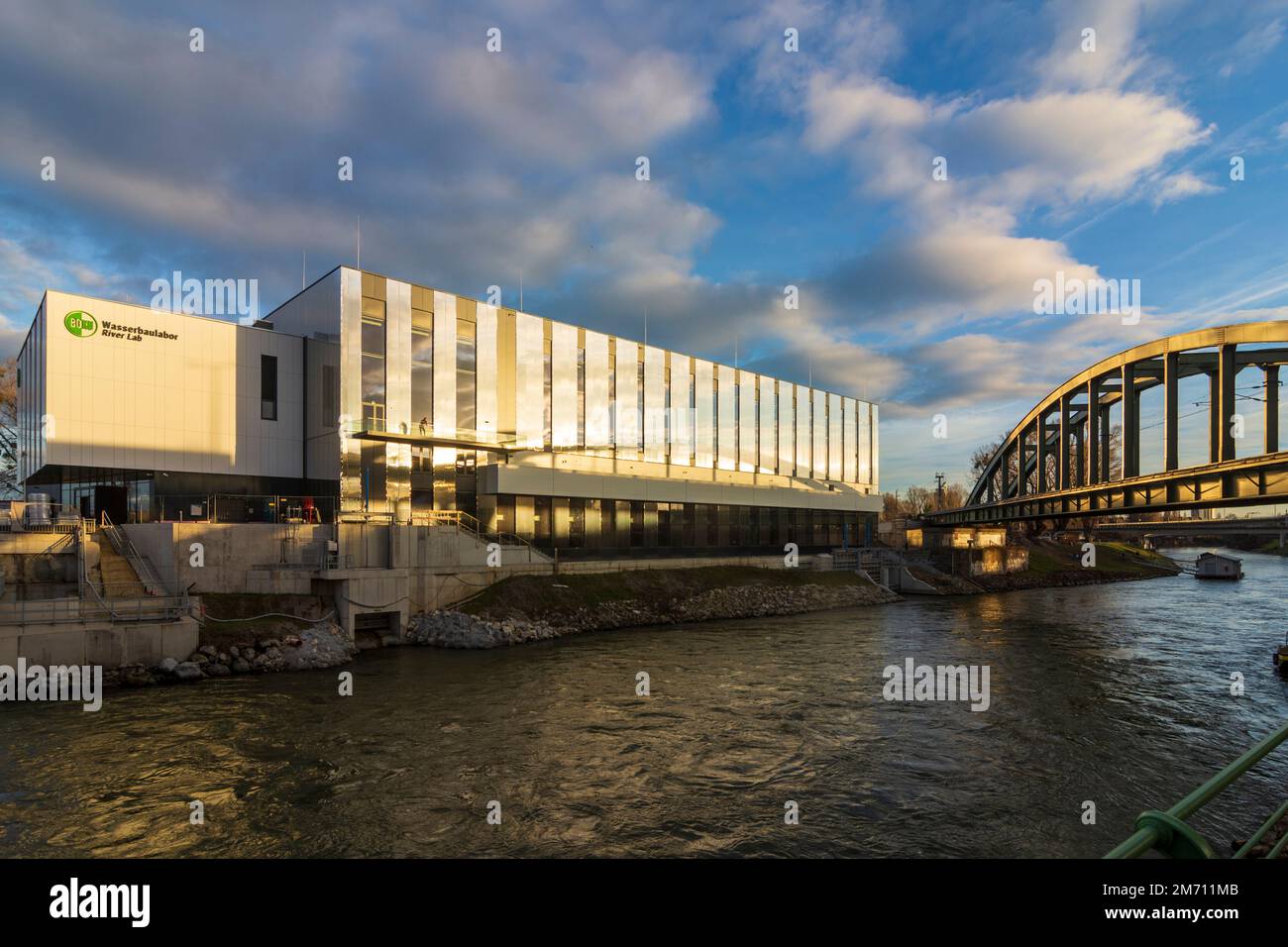 Wien, Vienna: river Donaukanal, Wasserbaulabor (River Lab) of ...