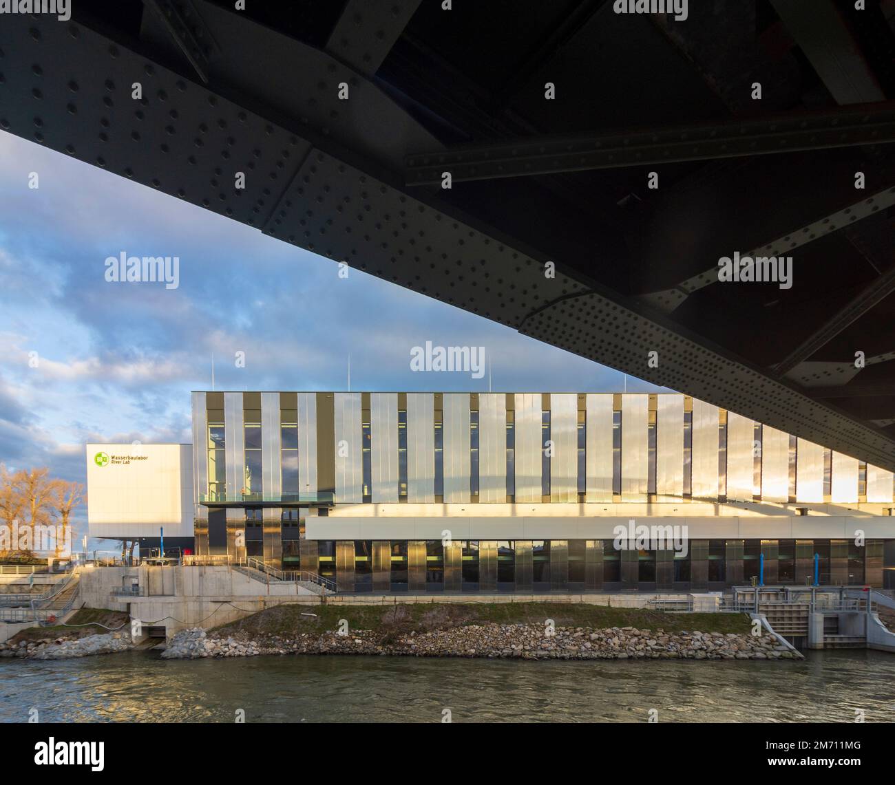 Wien, Vienna: river Donaukanal, Wasserbaulabor (River Lab) of ...
