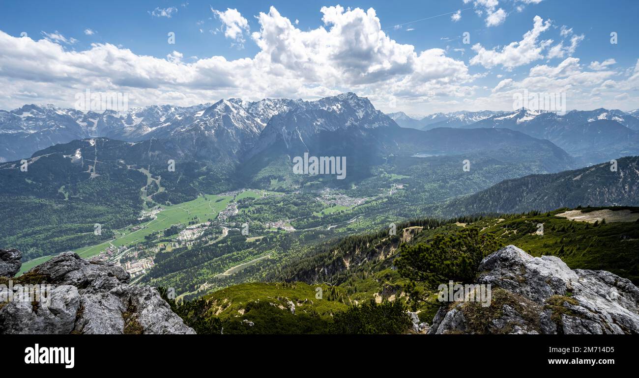 Mountain panorama, summit of the Kramerspitz, Zugspitze in the back ...