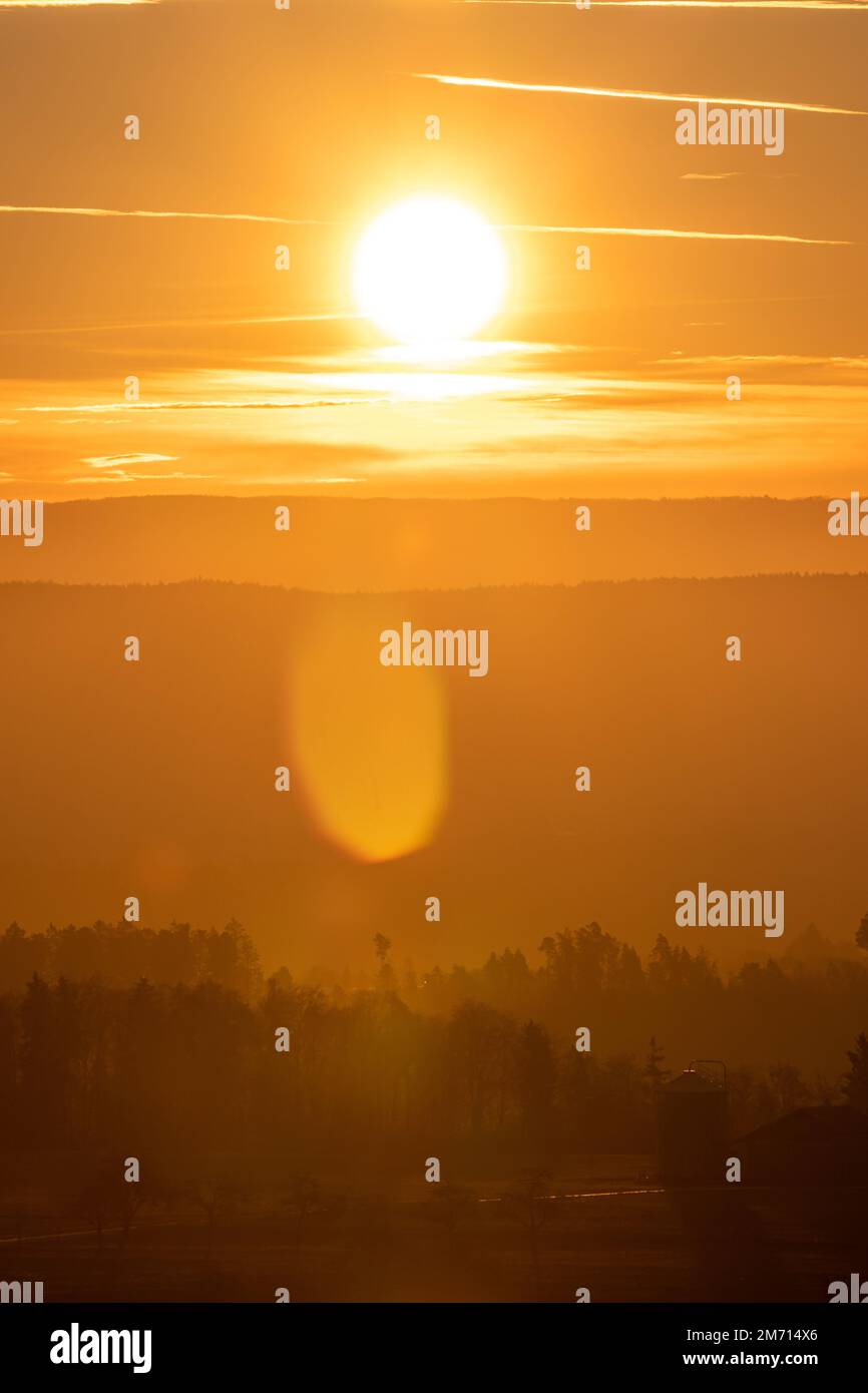 Hazy into sun bottom horizon hi-res stock photography and images - Alamy
