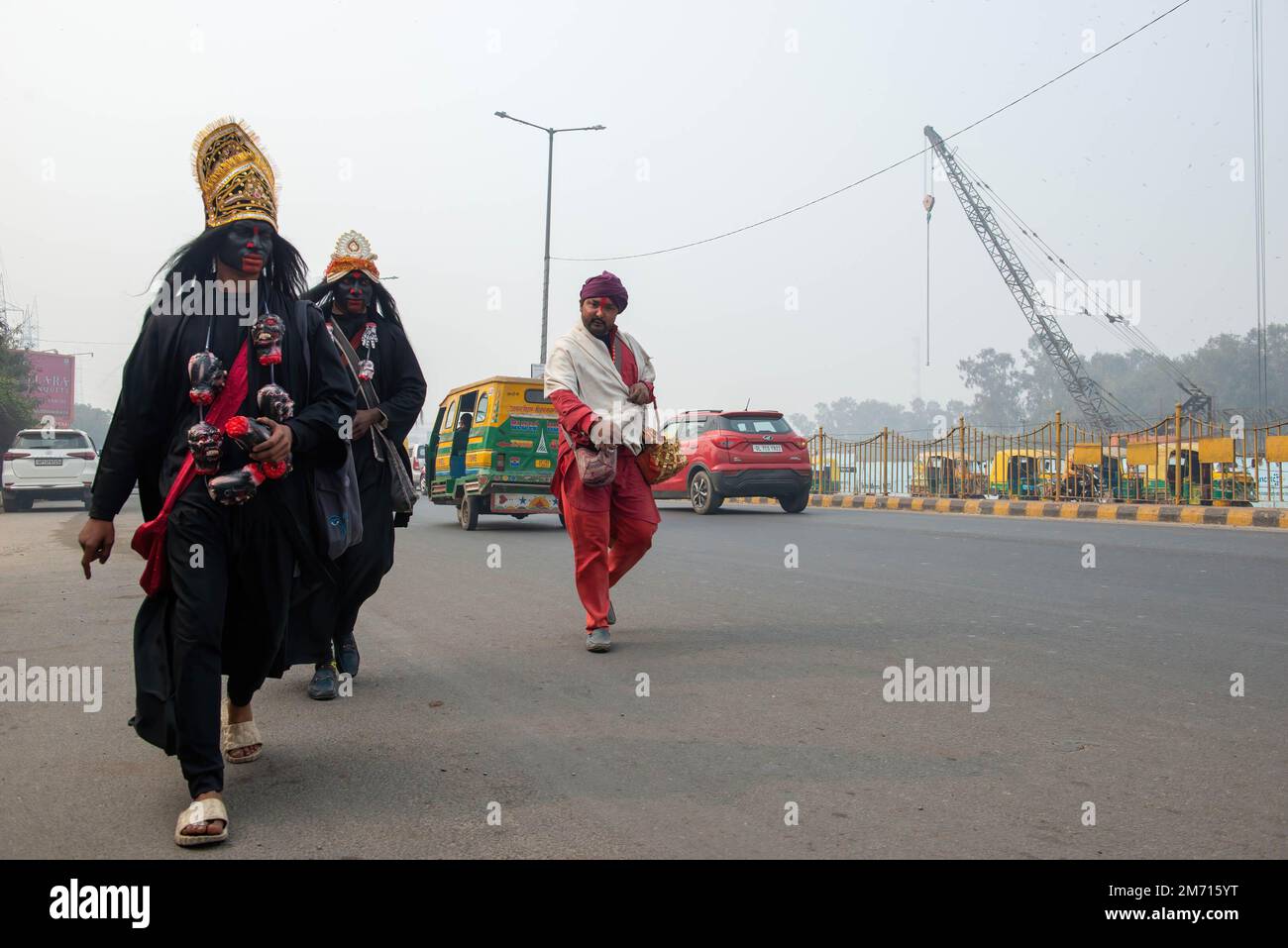 Male devotees dress up as Hindu goddess Kali, head to Vaishali to offer ...
