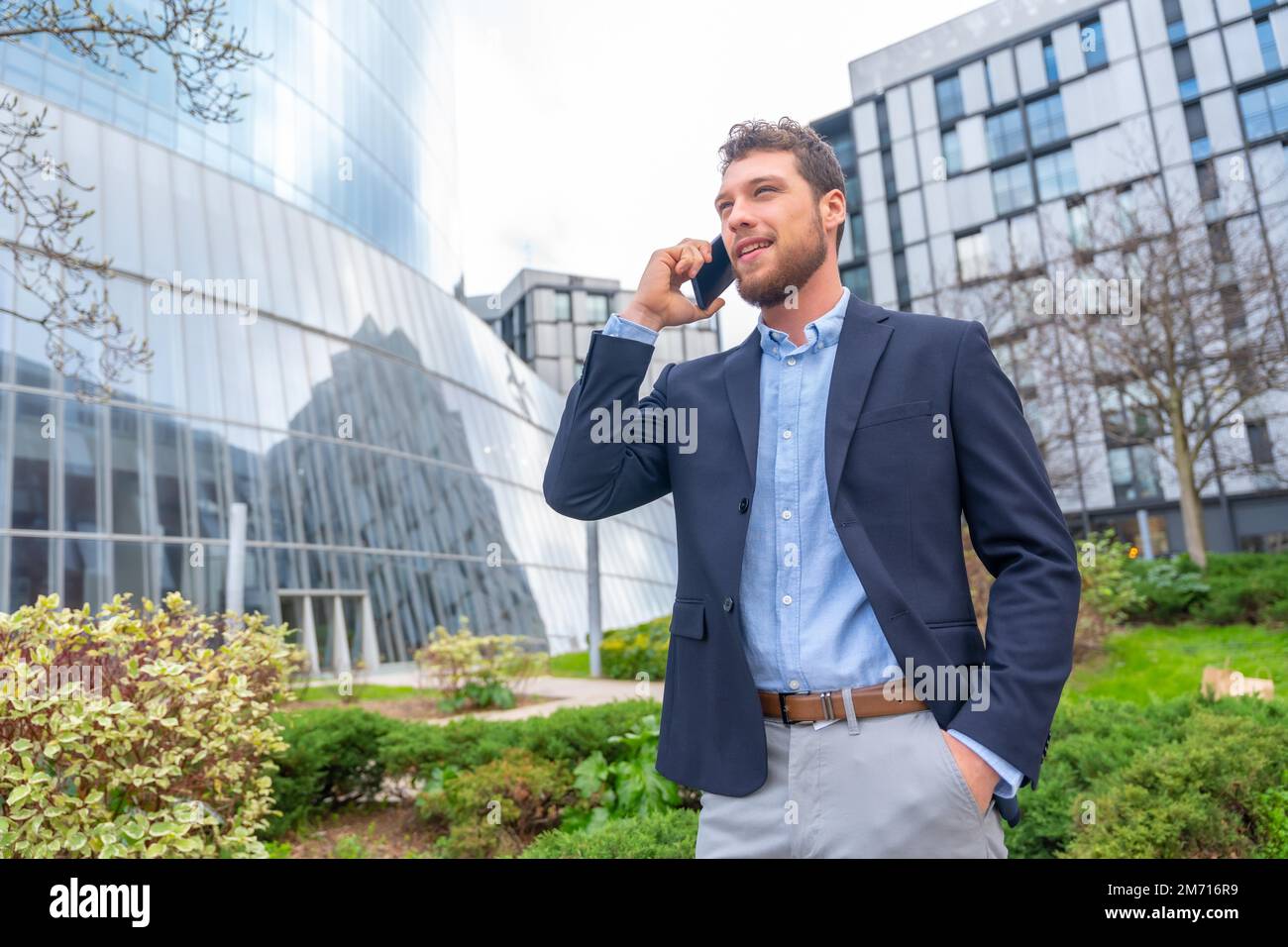 Phone call outside business hi-res stock photography and images - Alamy