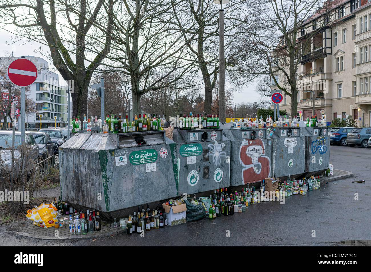 Overfilled containers for white glass and green glass, Berlin, Germany ...