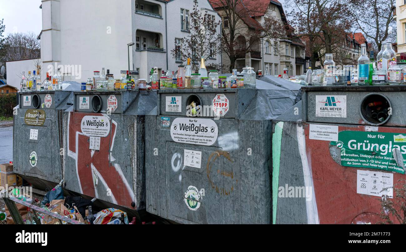 Overfilled containers for white glass and green glass, Berlin, Germany ...