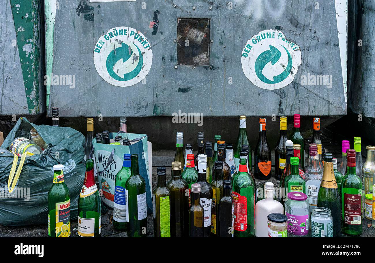 Overfilled containers for white glass and green glass, Berlin, Germany ...