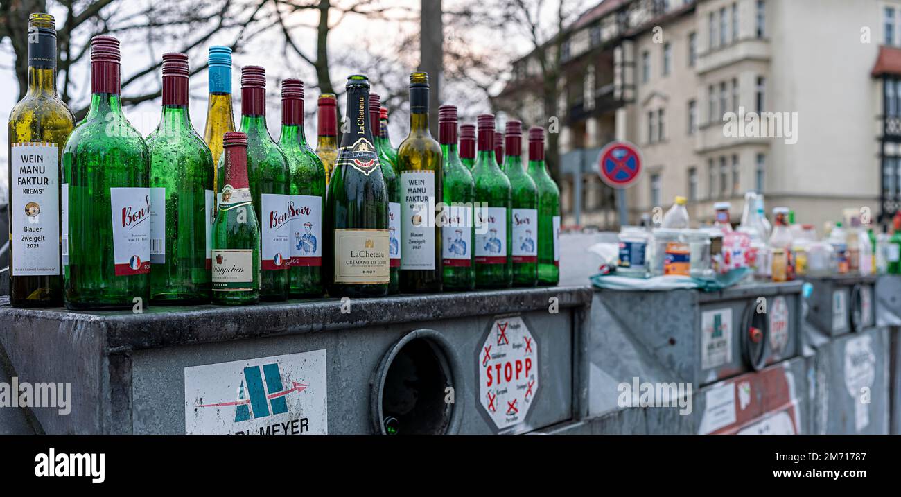 Overfilled containers for white glass and green glass, Berlin, Germany ...
