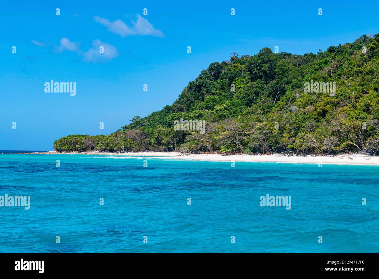 White sand beach and turquoise water, Koh Rok, Mu Ko Lanta National ...