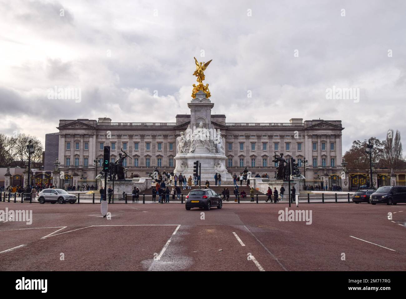 General view of Buckingham Palace and Victoria Memorial. (Photo by Vuk ...