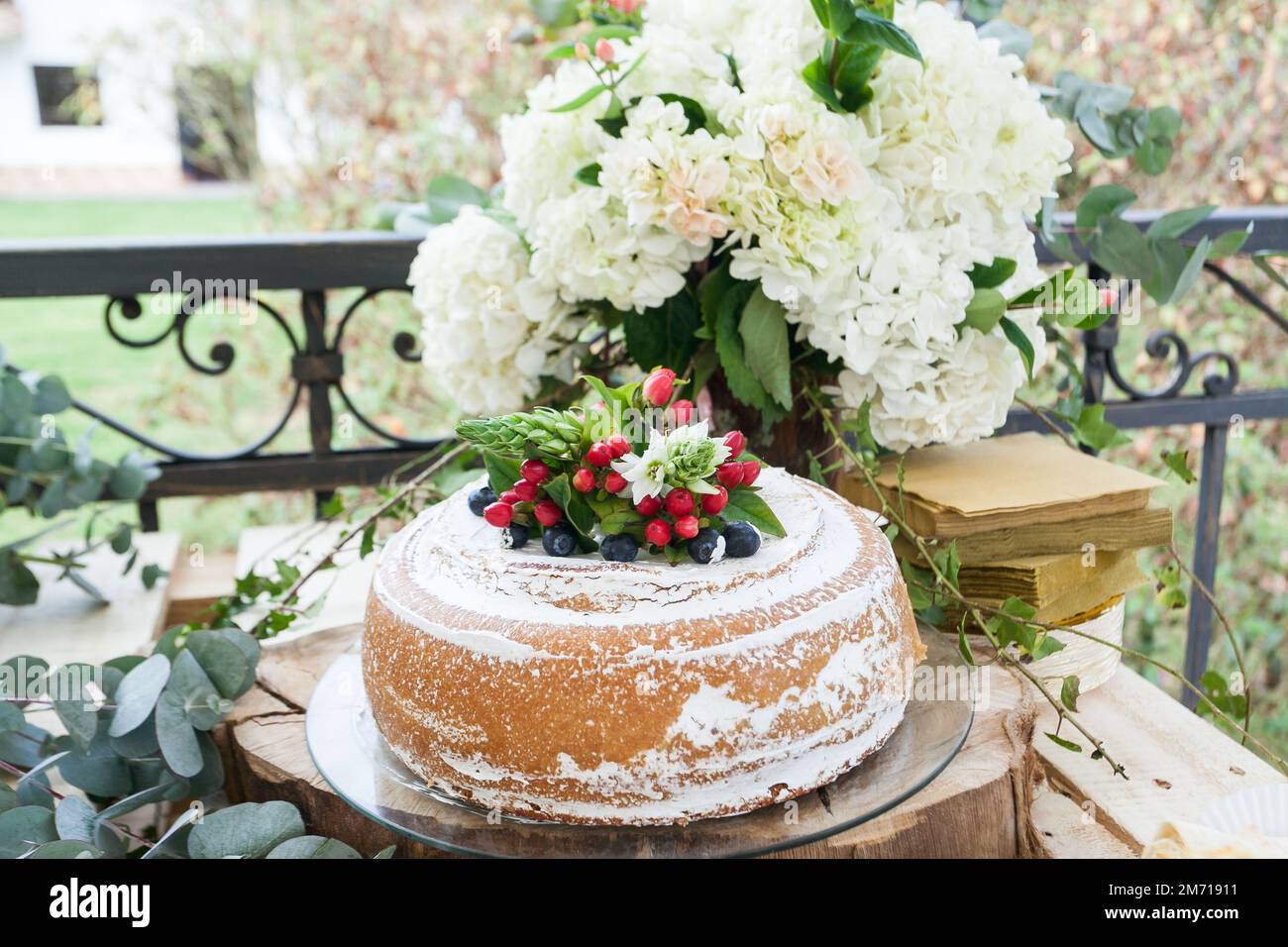 Tasty cake hi-res stock photography and images - Alamy