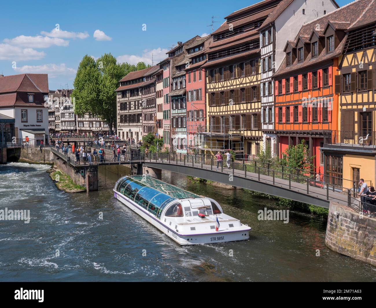 Lock bridge and half timbered houses hi-res stock photography and ...