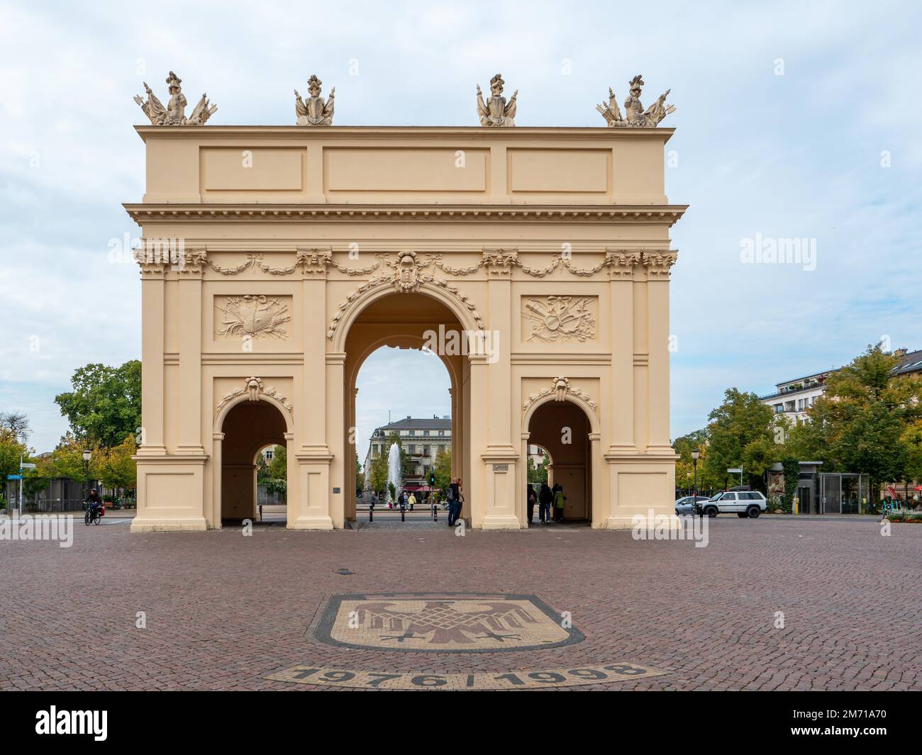 Classicist triumphal arch hi-res stock photography and images - Alamy