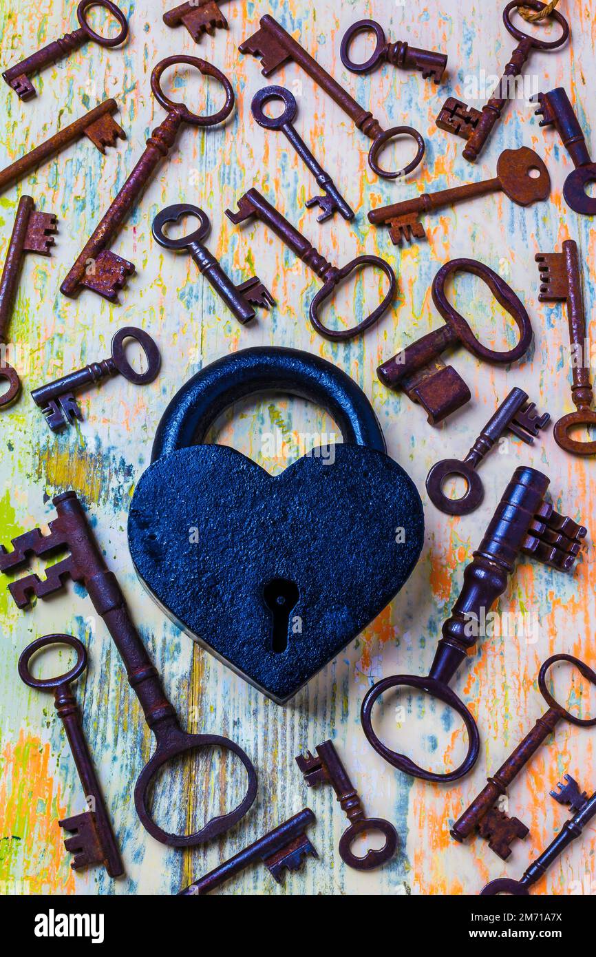 Heart Lock And Old Keys Stock Photo - Alamy