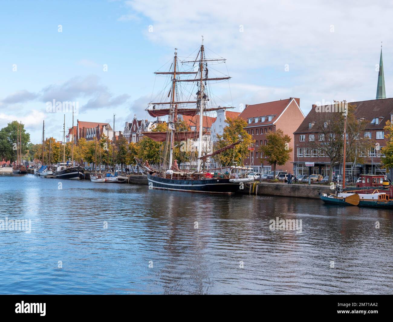 Historic sailing ships on the banks of the river Trave and behind them ...