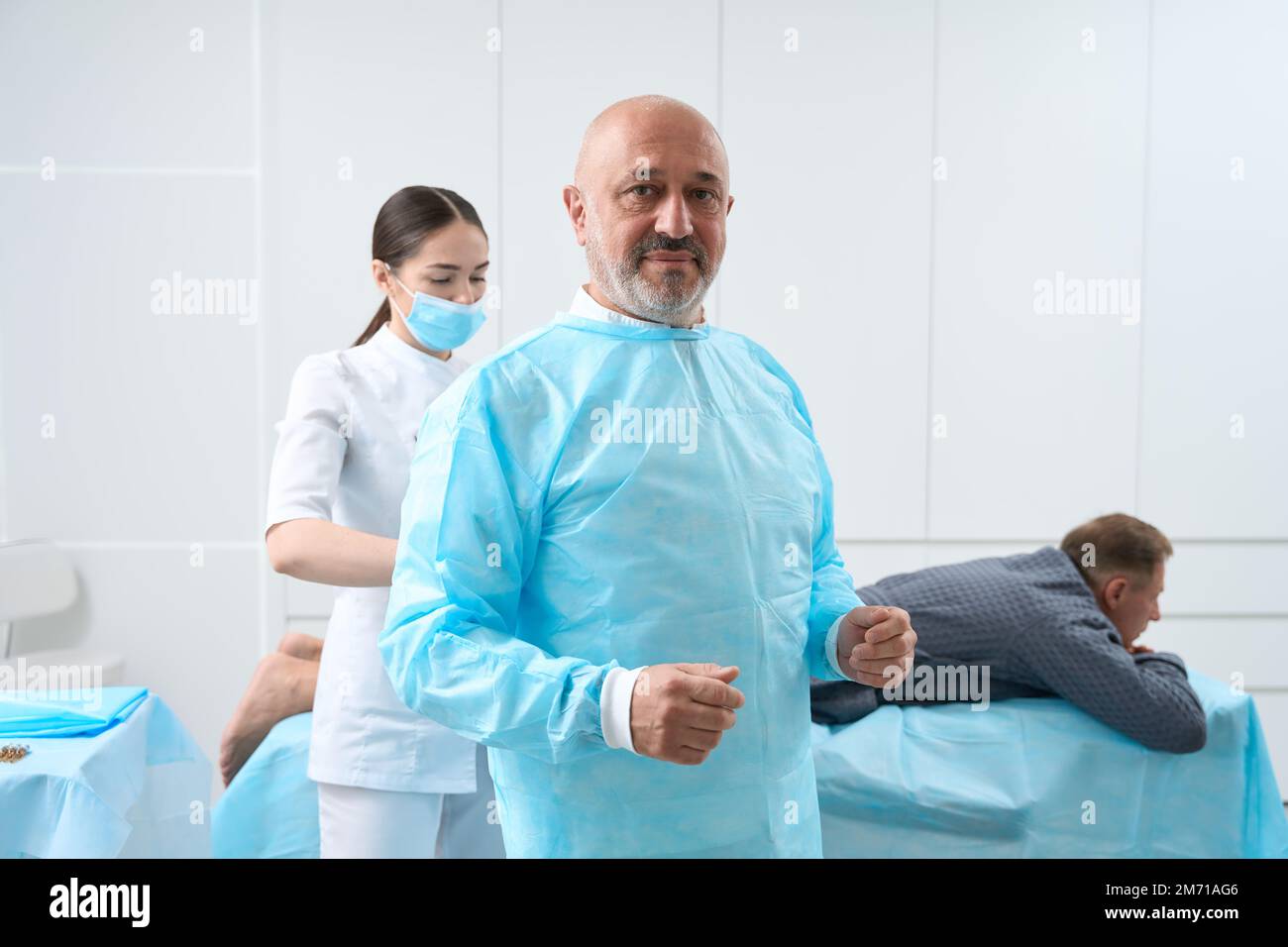 Preparation surgery treatment medic man hi-res stock photography and ...