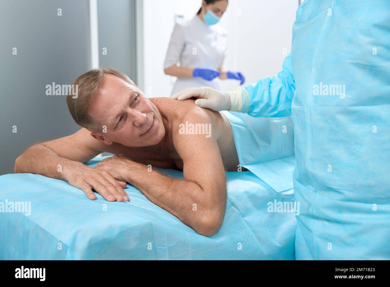 Woman lies on therapy table hi-res stock photography and images - Alamy
