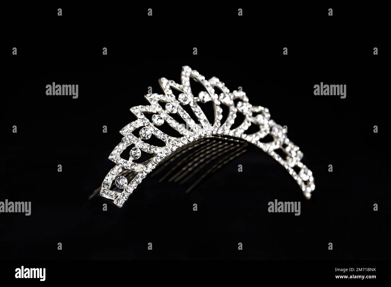 Diadem headdress hi-res stock photography and images - Alamy
