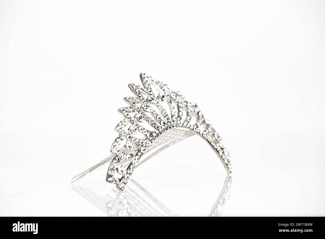 Crown headdress hi-res stock photography and images - Alamy