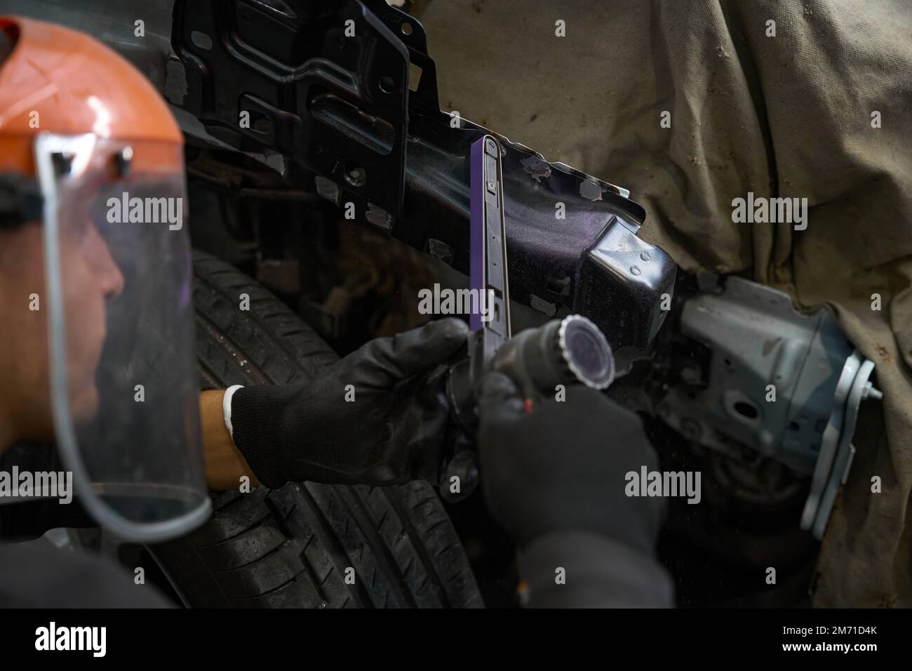Garage repairs cars hi-res stock photography and images - Alamy