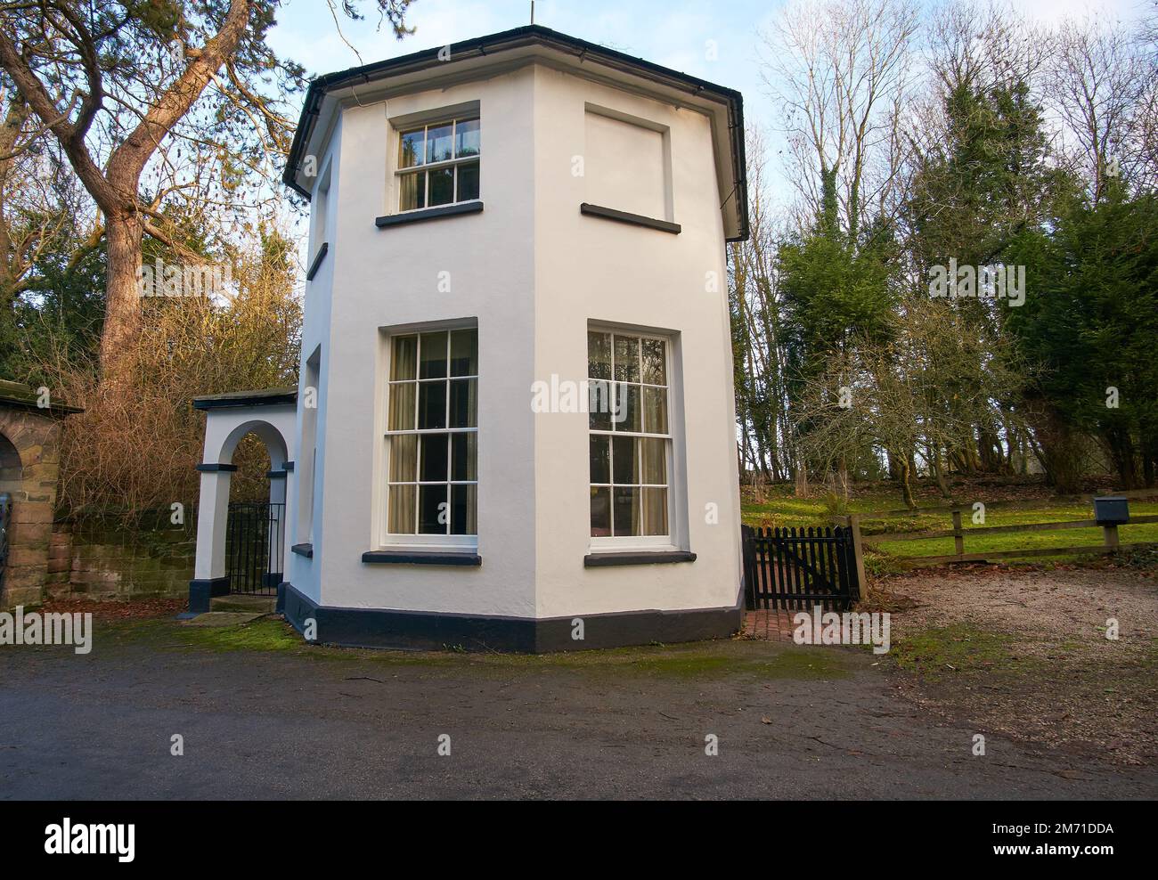 Old country estate gate house example Stock Photo - Alamy
