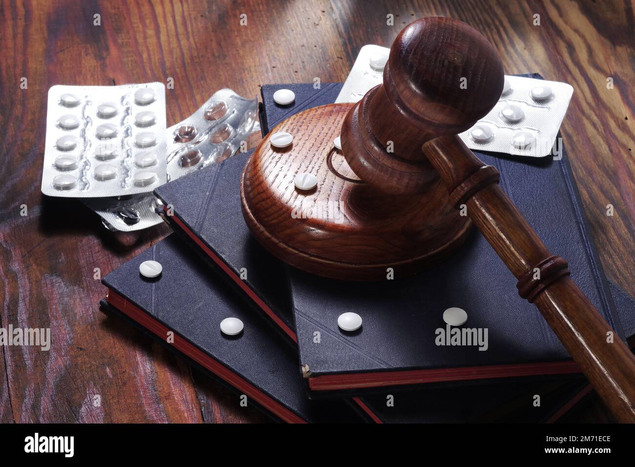 Courtroom judge hi-res stock photography and images - Alamy