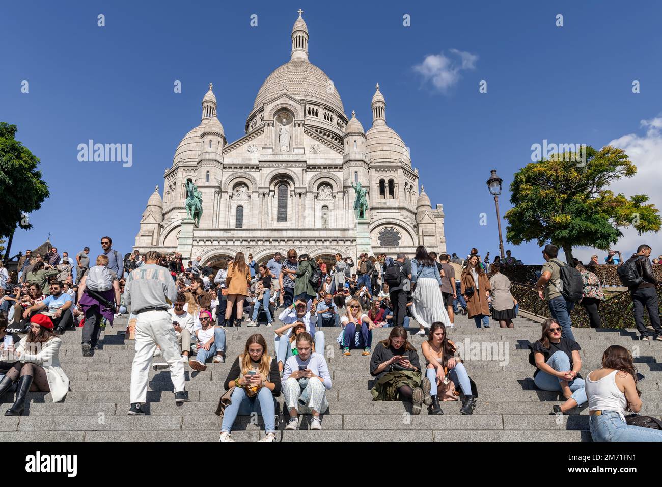 Tourists at the front of the Basilica of Sacré Coeur de Montmartre (Sacred Heart of Montmartre ...