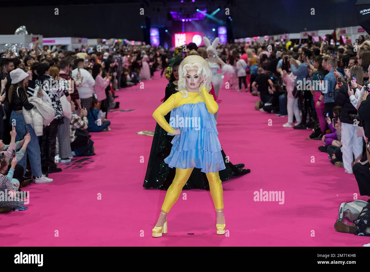 Drag queen cheryl hole hi-res stock photography and images - Alamy