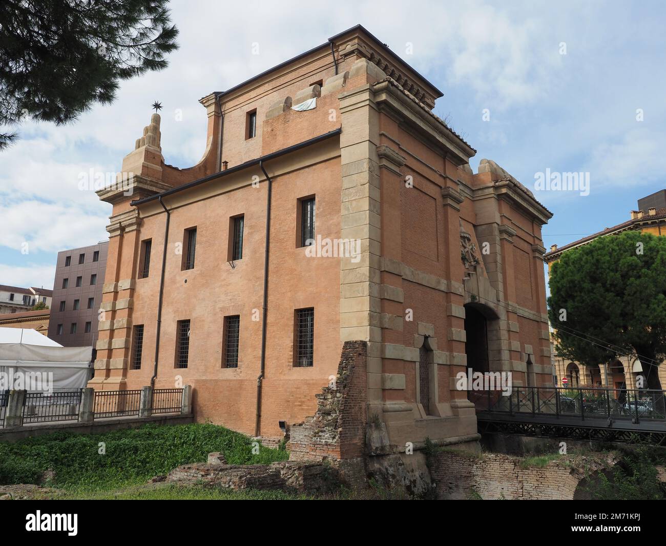 Porta Galliera city gate in Bologna, Italy Stock Photo - Alamy