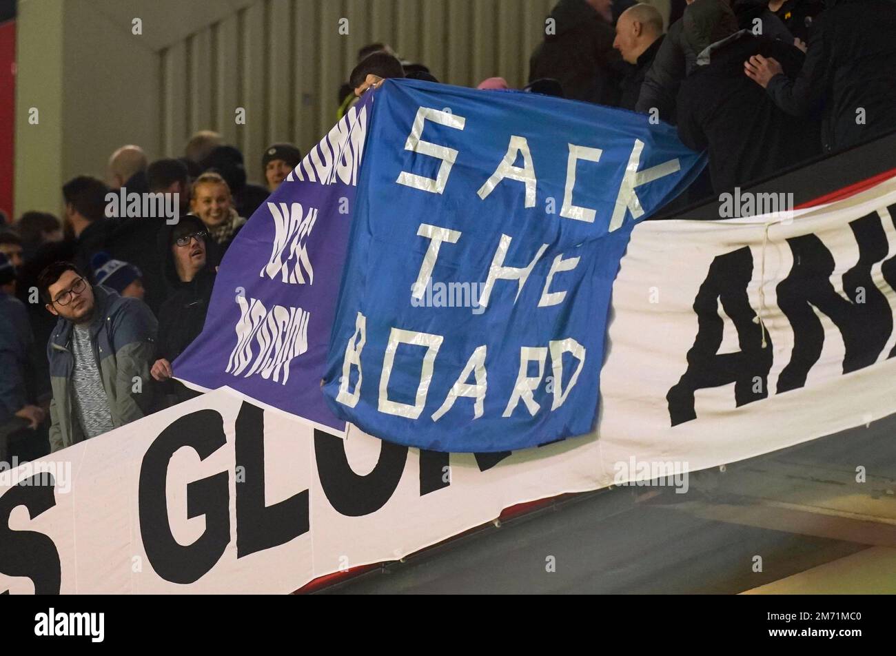 Fa cup board action football hi-res stock photography and images - Alamy