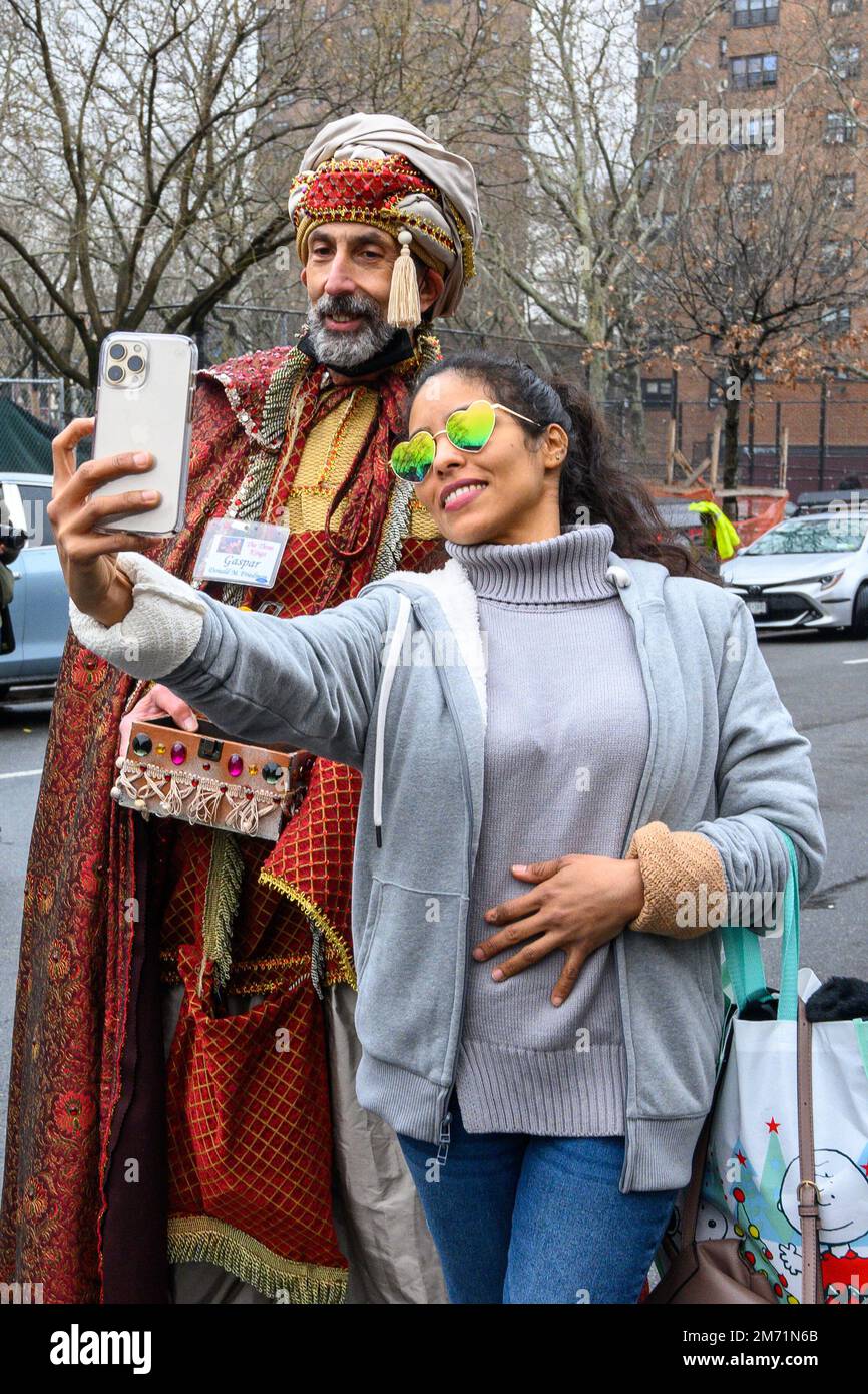 New York, USA. 6th Jan, 2023. A woman take a selfie next to Gaspar fhe ...