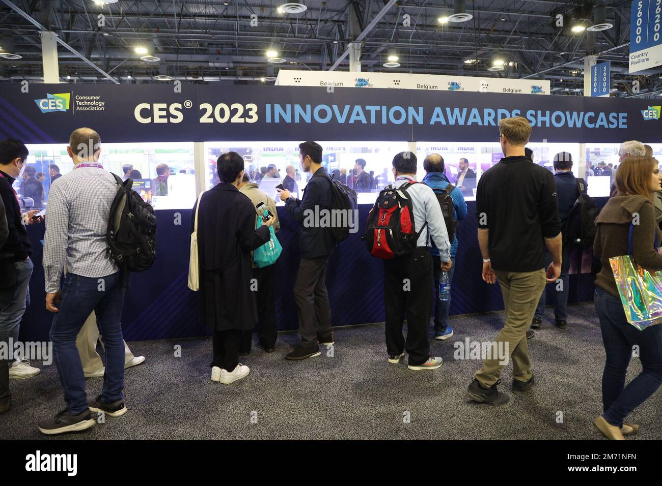 Las Vegas, United States. 06th Jan, 2023. A group of attendees view ...