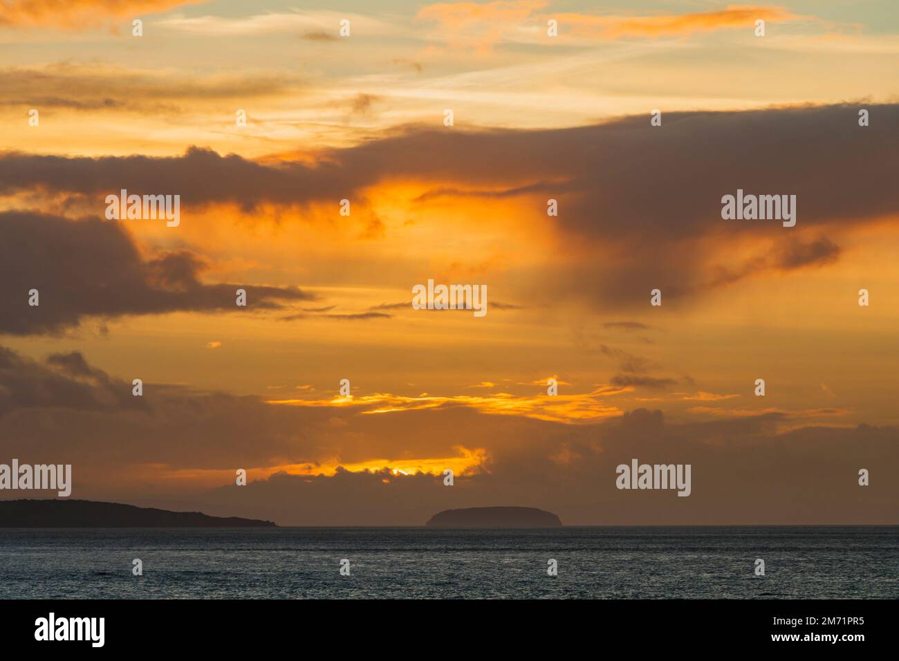 The setting sun lighting up the horizon Stock Photo - Alamy
