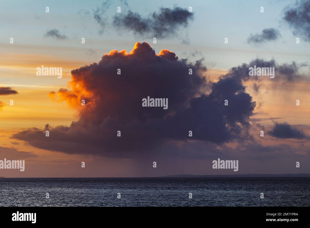 The setting sun lighting up the horizon Stock Photo - Alamy
