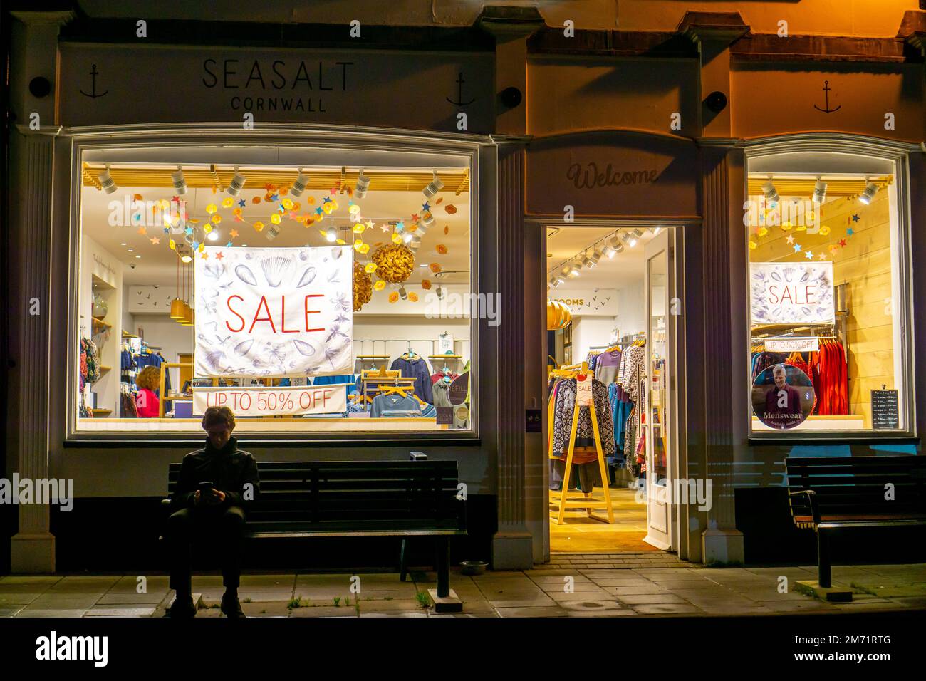 Person sitting on the bench hi-res stock photography and images - Alamy