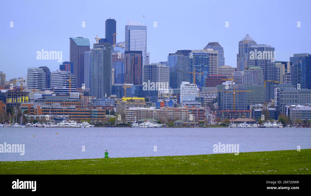The city of Seattle and Lake Union - wide angle view from Gasworks Park ...