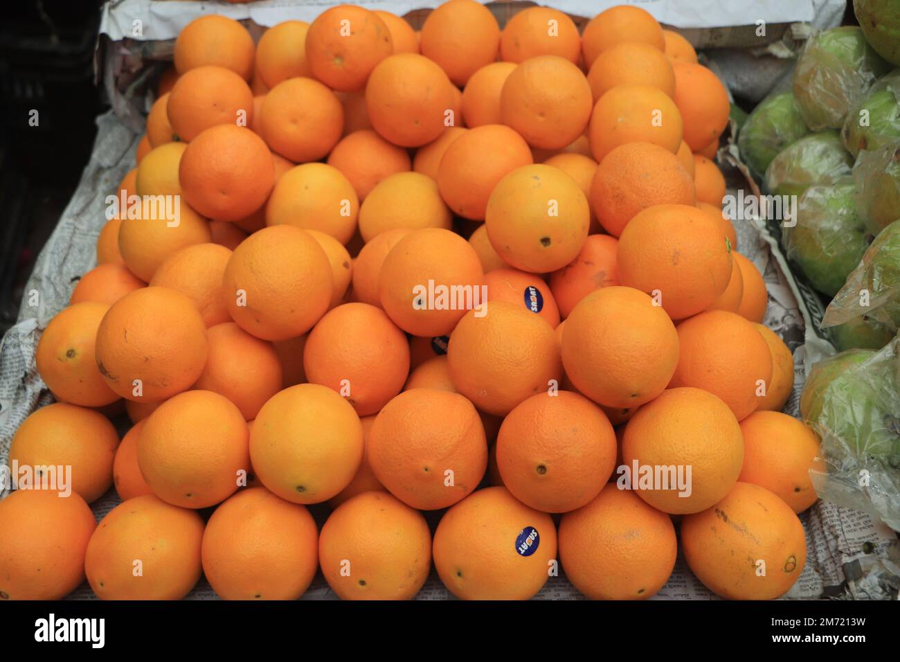 Bright citrus display hi-res stock photography and images - Alamy