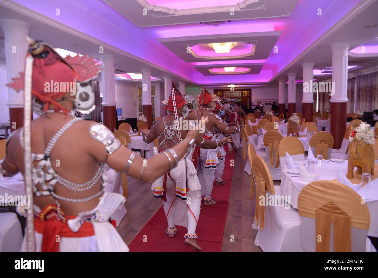 Sri Lanka Traditional Welcome Dance Stock Photo - Alamy