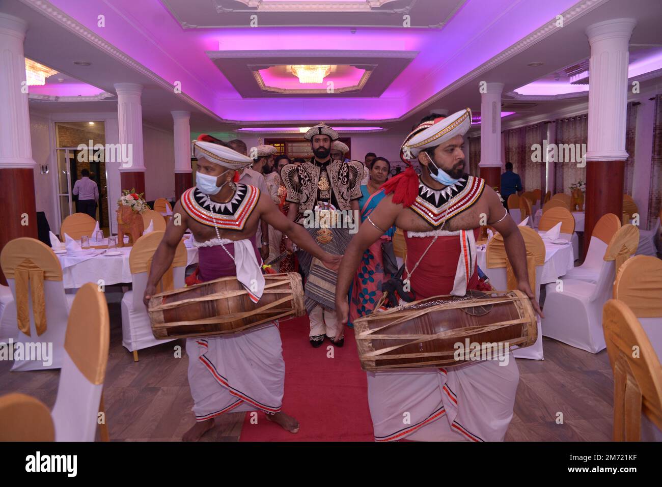 Sri Lanka Traditional Welcome Dance Stock Photo - Alamy