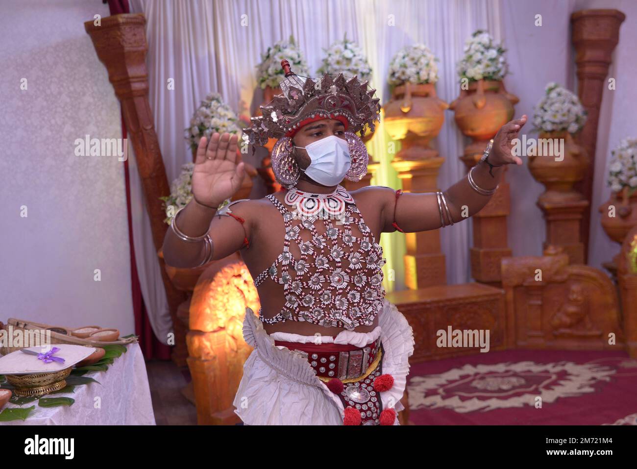Sri Lanka Traditional Welcome Dance Stock Photo - Alamy