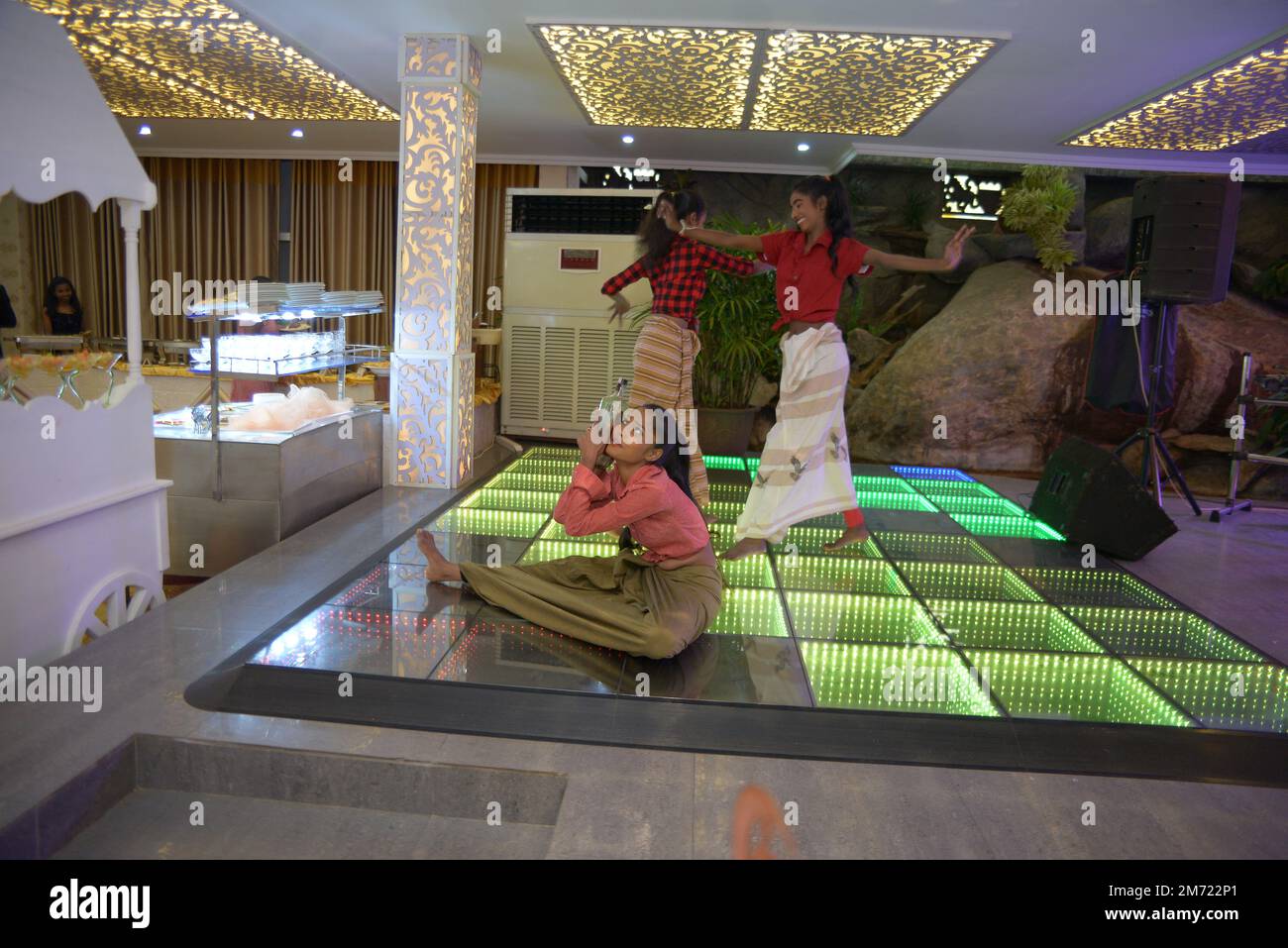 Cuple dance hi-res stock photography and images - Alamy