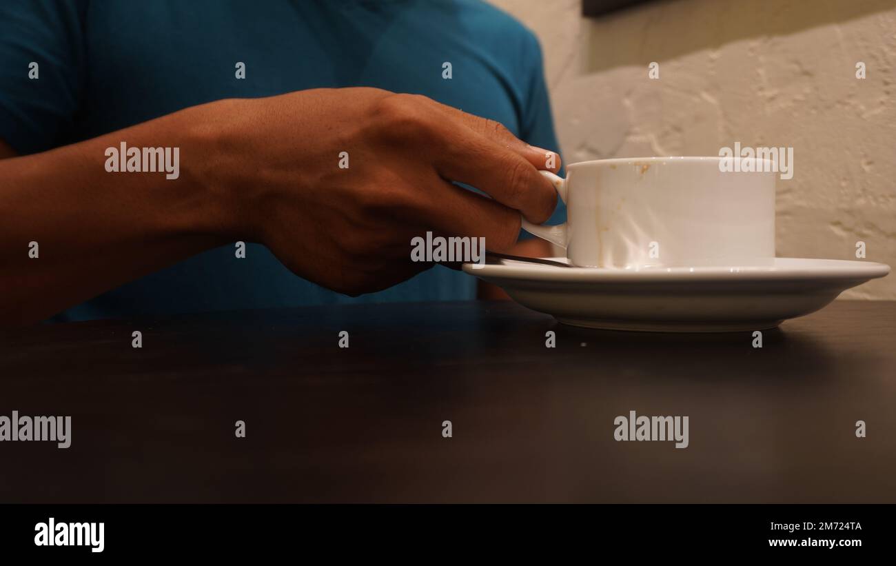 Close up hand holding a cup Stock Photo - Alamy