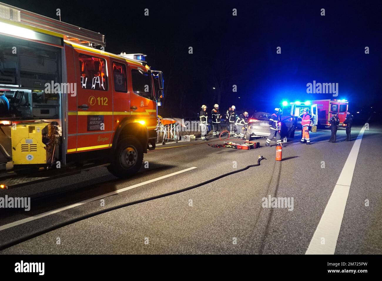 Hamburg, Germany. 07th Jan, 2023. Rescue workers are on the scene of an ...