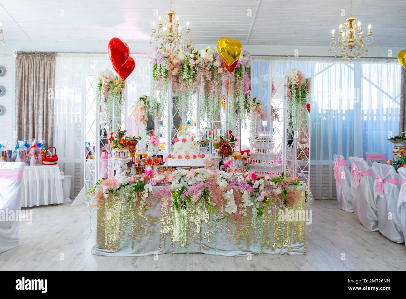 Bride and groom flowers table hi-res stock photography and images - Alamy
