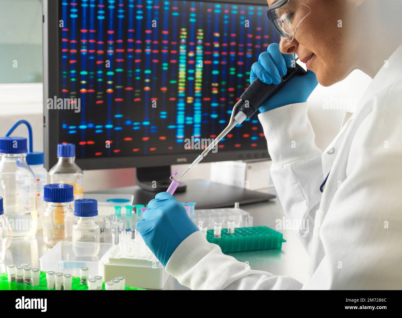 Scientist dna profile experiment hi-res stock photography and images ...