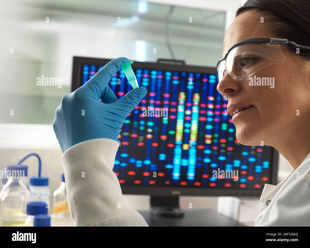 Scientist dna profile experiment hi-res stock photography and images ...