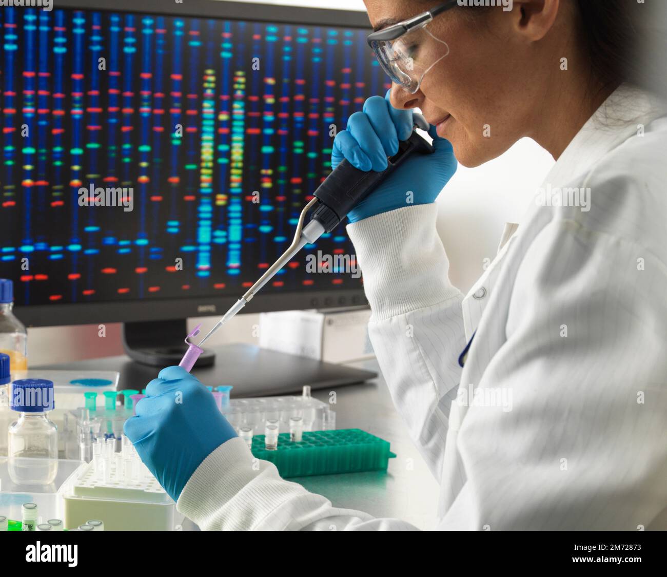 Scientist dna profile experiment hi-res stock photography and images ...